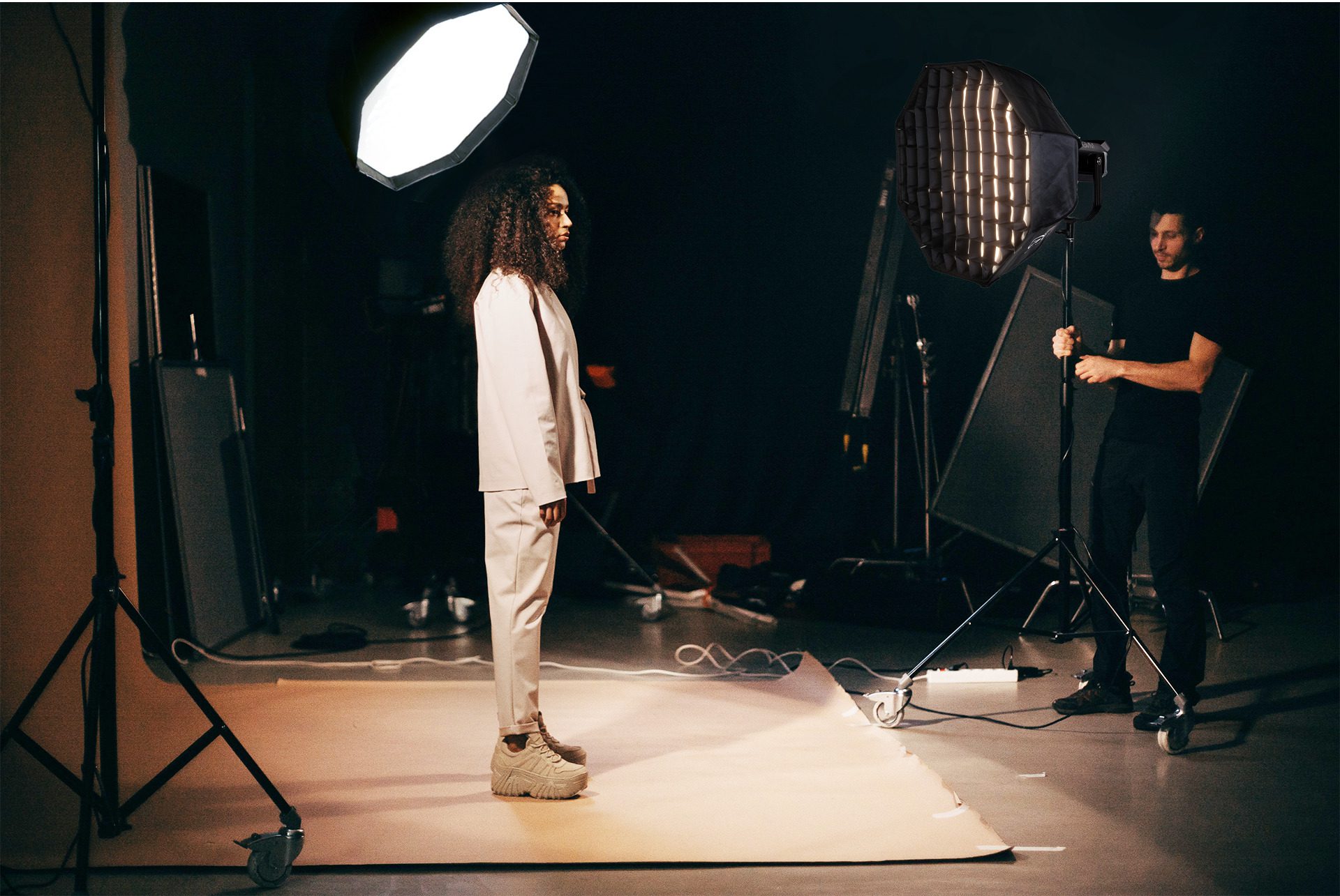 LED light vs Flash light: Which one should you choose? - GVM Official Site