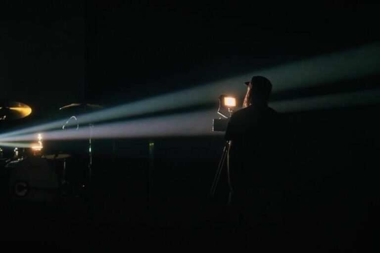 LED light vs Flash light: Which one should you choose? - GVM Official Site